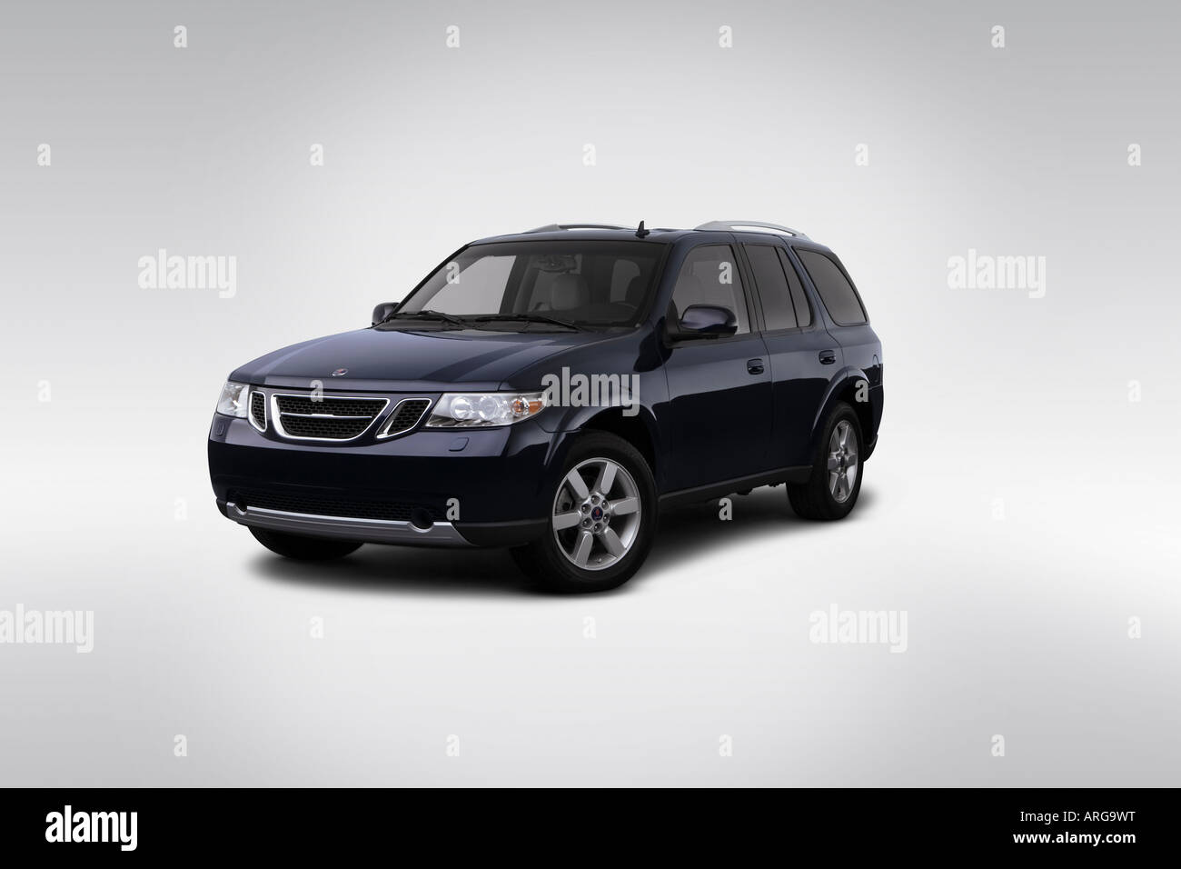 2007 Saab 9-7x 5.3i in Blue - Front angle view Stock Photo - Alamy