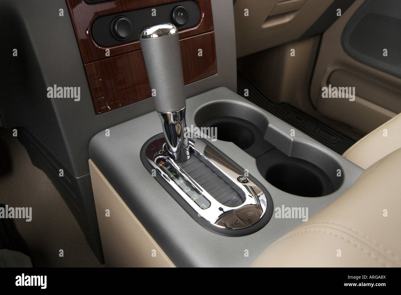 2007 Ford F-150 Lariat in Gray - Gear shifter/center console Stock ...