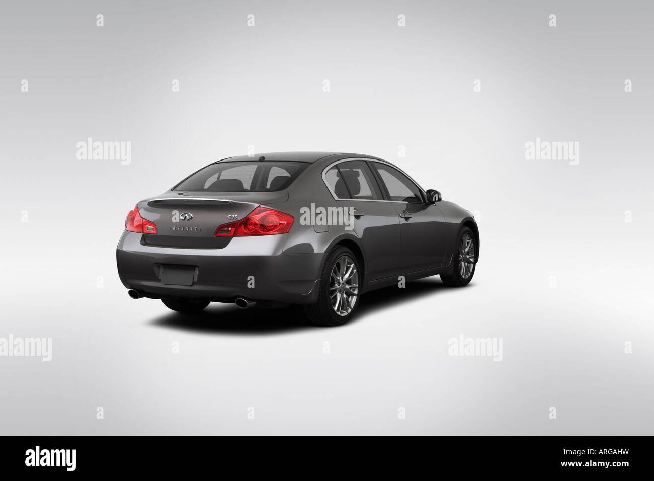 2007 Infiniti G 35 Journey in Gray - Rear angle view Stock Photo - Alamy