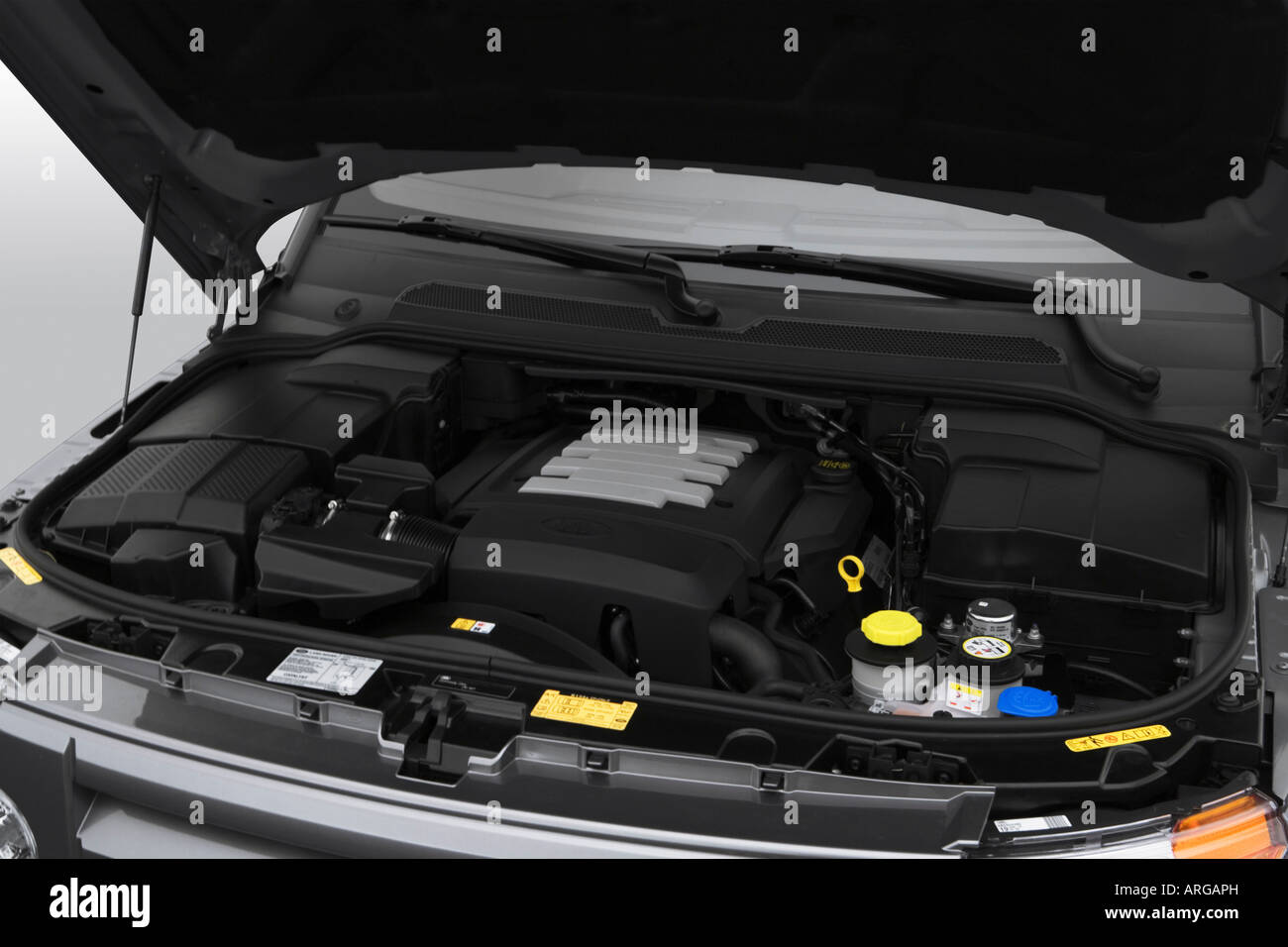 2007 Land Rover LR3 HSE in Gray - Engine Stock Photo - Alamy