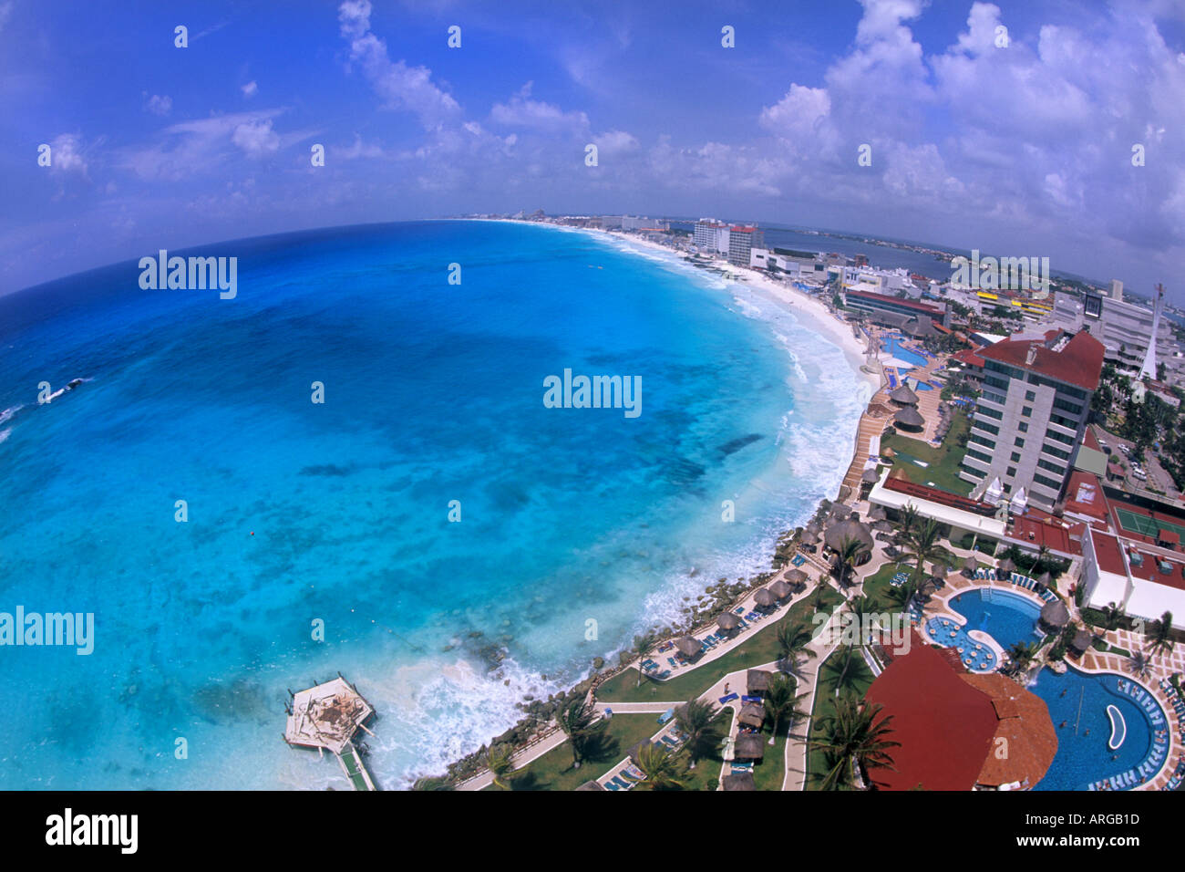 Beautiful resorts cancun hi-res stock photography and images - Alamy