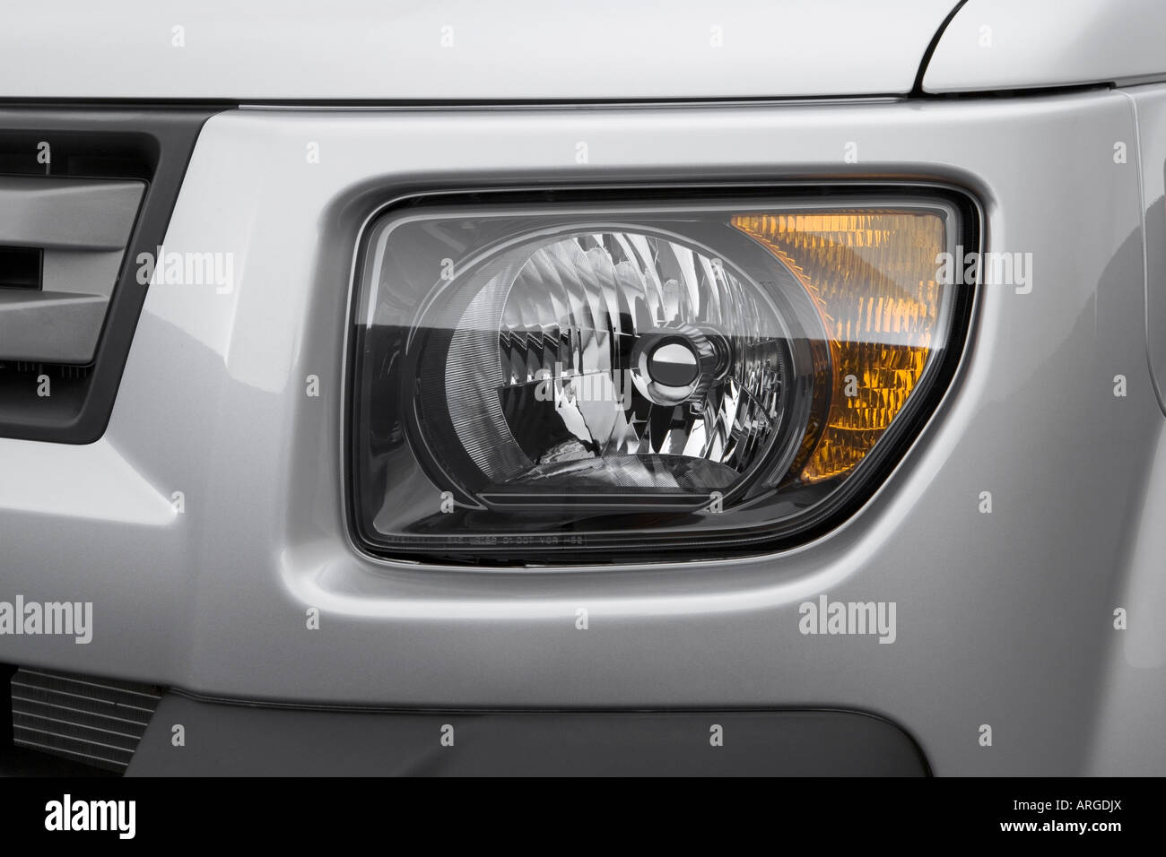 2007 Honda Element EX in Silver - Headlight Stock Photo - Alamy