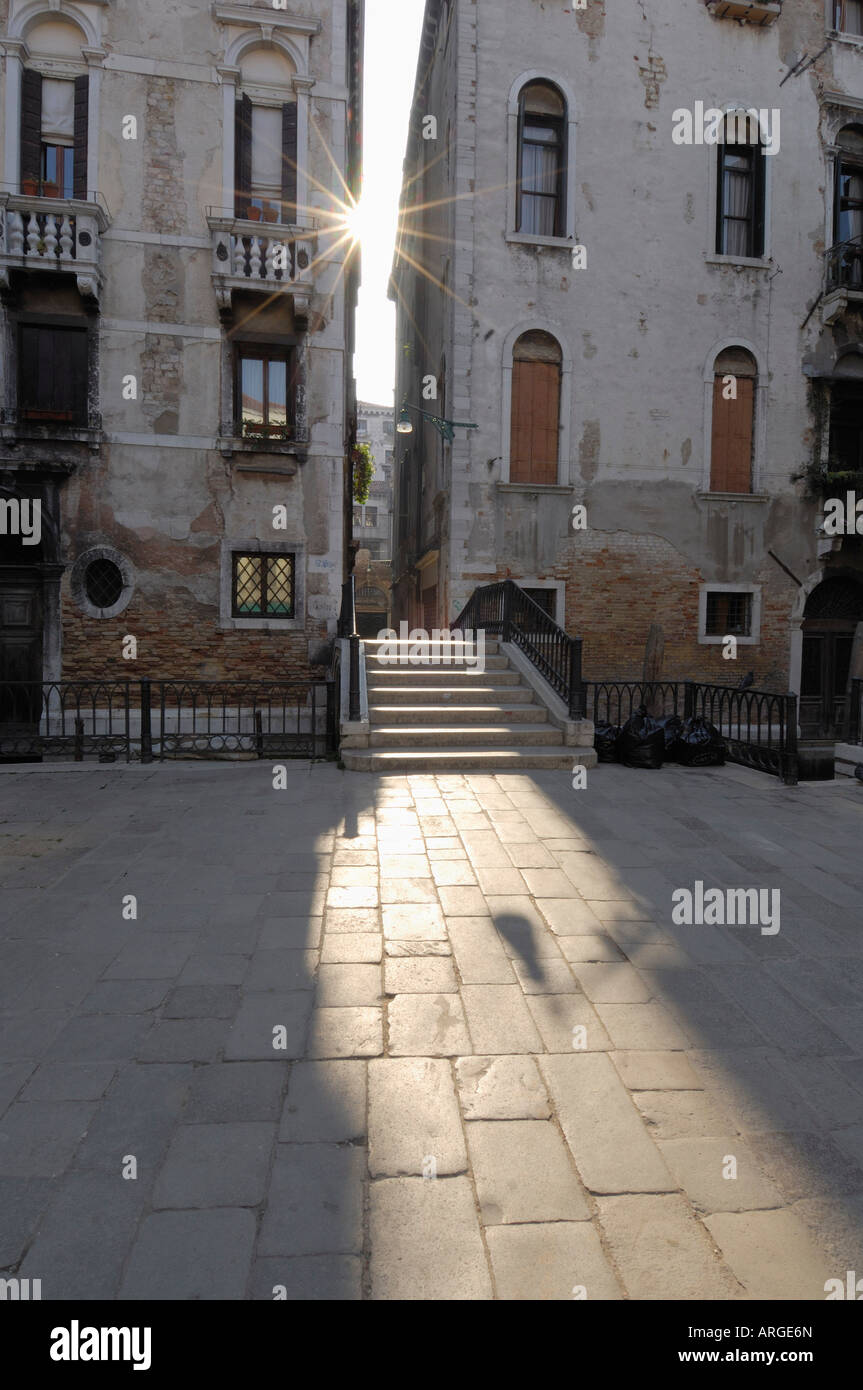 Sun light city buildings hi-res stock photography and images - Alamy