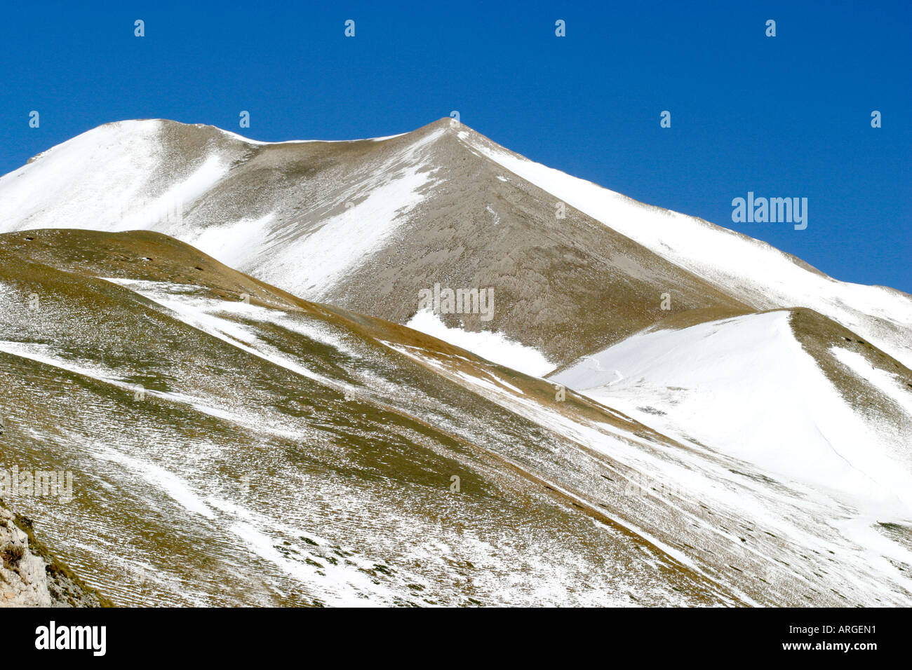Winter snow on the dramatic mountains of the Sibillini National Park ...