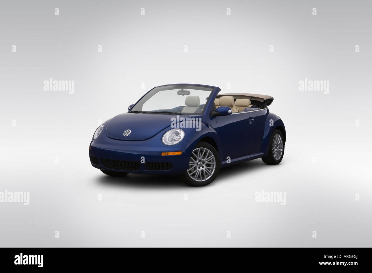 2007 Volkswagen New Beetle Convertible 2.5 in Blue - Front angle view ...