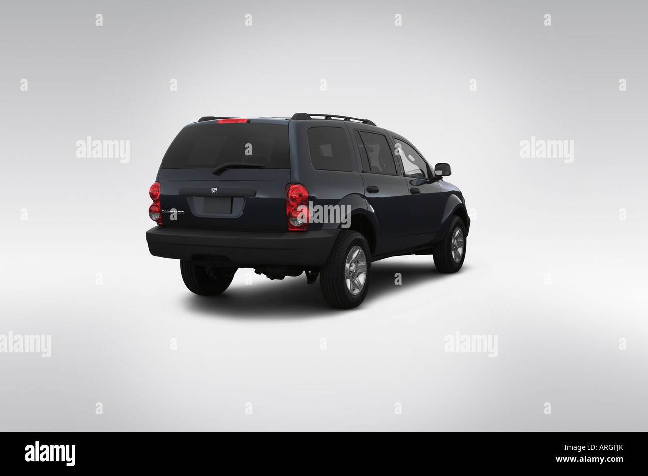 2007 Dodge Durango SXT in Blue - Rear angle view Stock Photo - Alamy