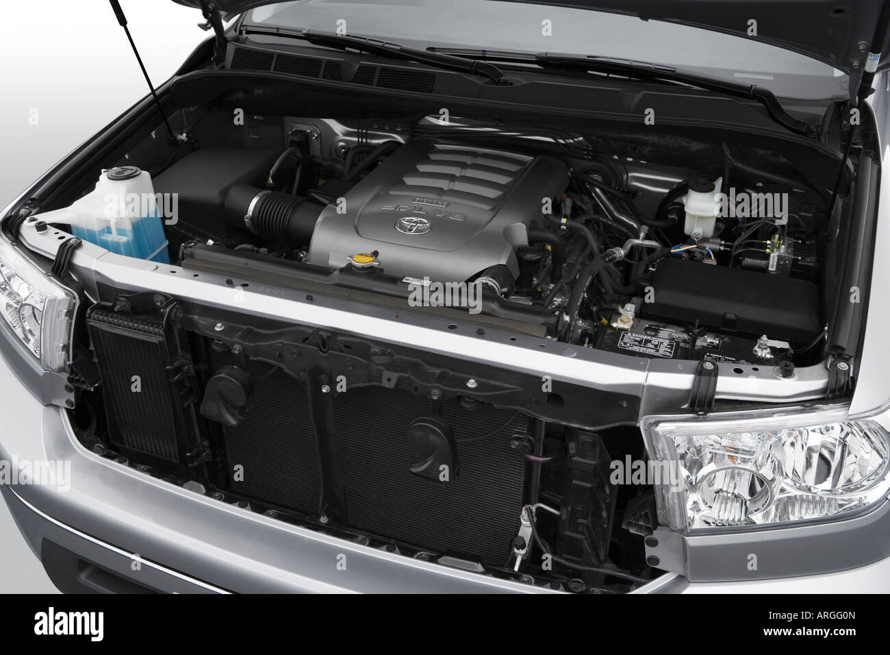 2007 Toyota Tundra SR5 V8 CrewMax in Silver - Engine Stock Photo - Alamy