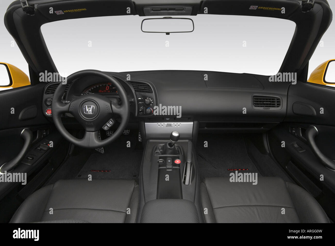 2007 Honda S2000 in Yellow - Dashboard, center console, gear shifter ...