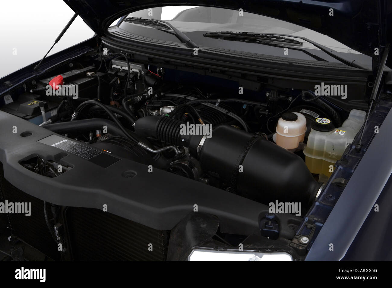 2007 Ford F-150 XL in Blue - Engine Stock Photo - Alamy