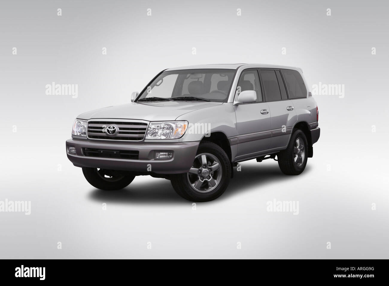 Toyota land cruiser side view hi-res stock photography and images - Alamy