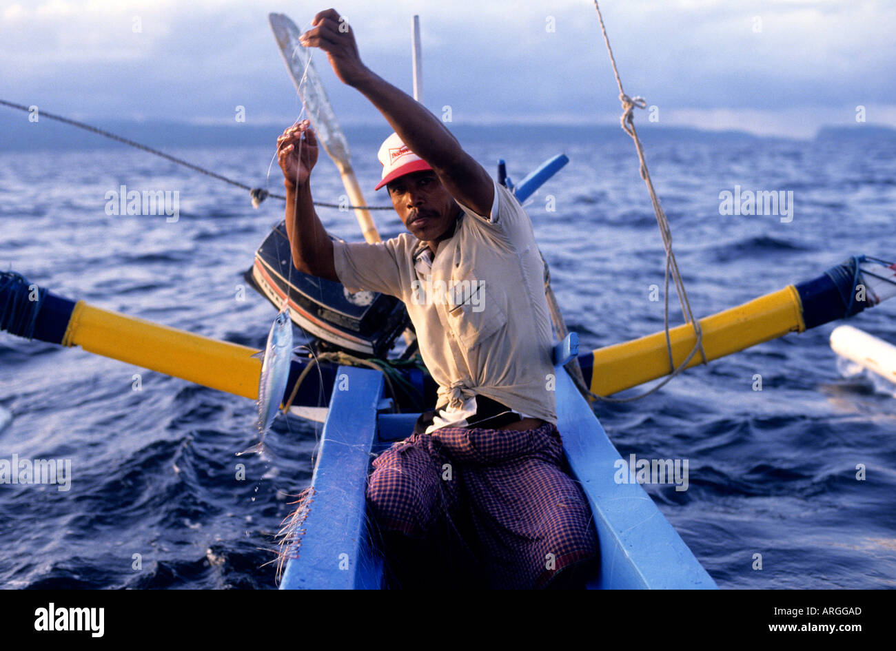 Bali Indonesia Fisherman Fish tuna sea Boat fishing Stock Photo - Alamy