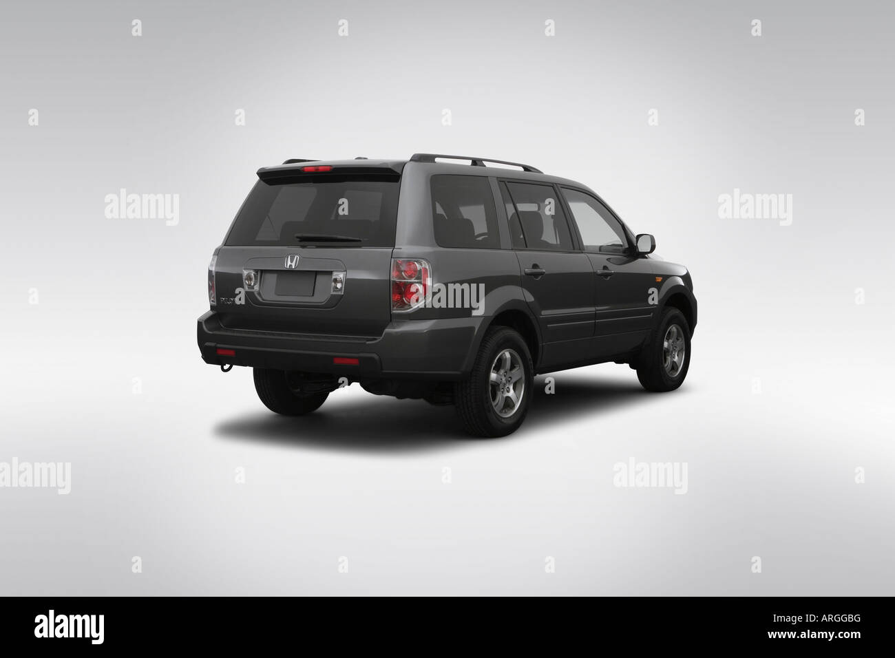 2007 Honda Pilot EX-L in Gray - Rear angle view Stock Photo - Alamy