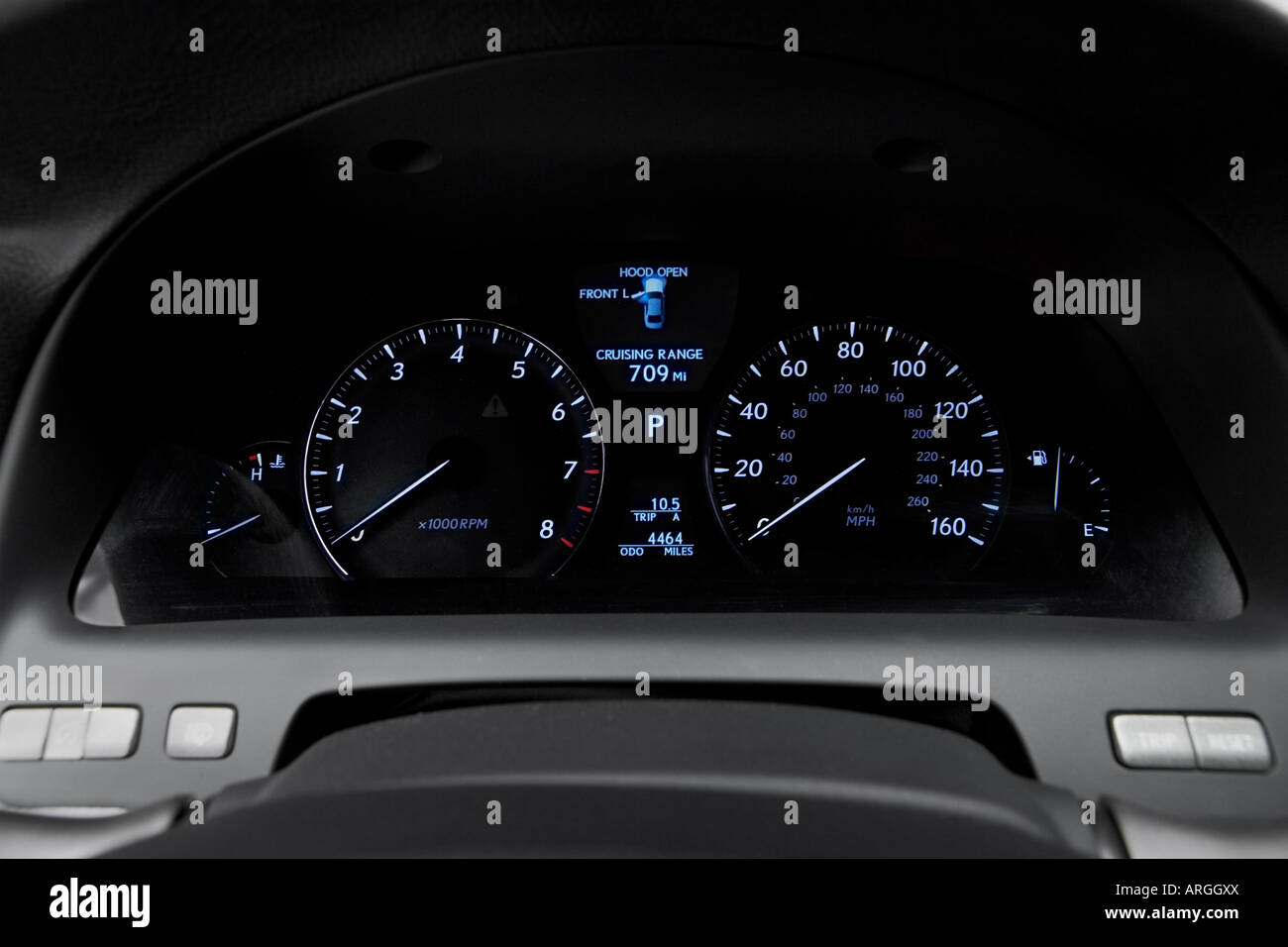 2007 Lexus LS 460 in White - Speedometer/tachometer Stock Photo - Alamy