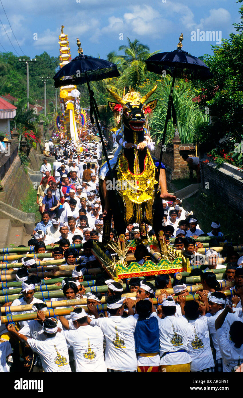 Balinese funeral procession, body Carried to the cremation, bamboo ...