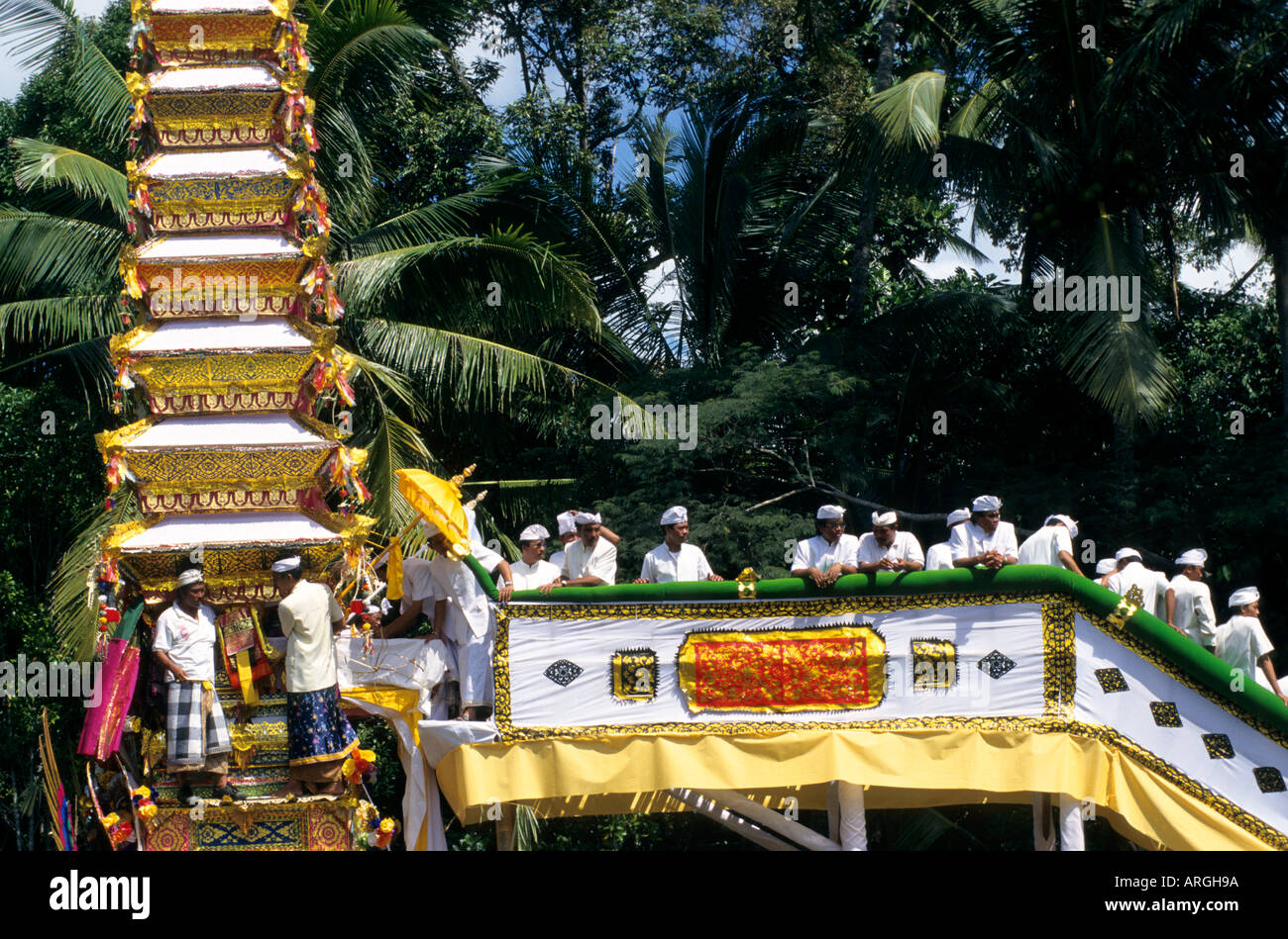 Balinese funeral procession, body Carried to the cremation, bamboo ...