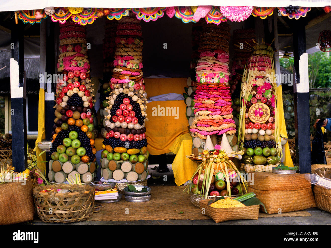 Balinese funeral procession, body Carried to the cremation, bamboo ...