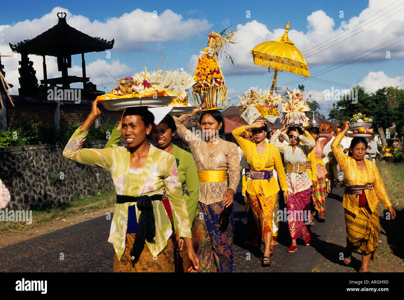 Balinese funeral procession, body Carried to the cremation, bamboo ...