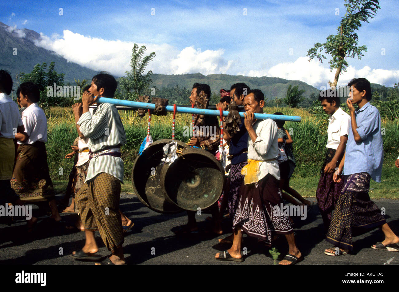 Balinese funeral procession, body Carried to the cremation, bamboo ...