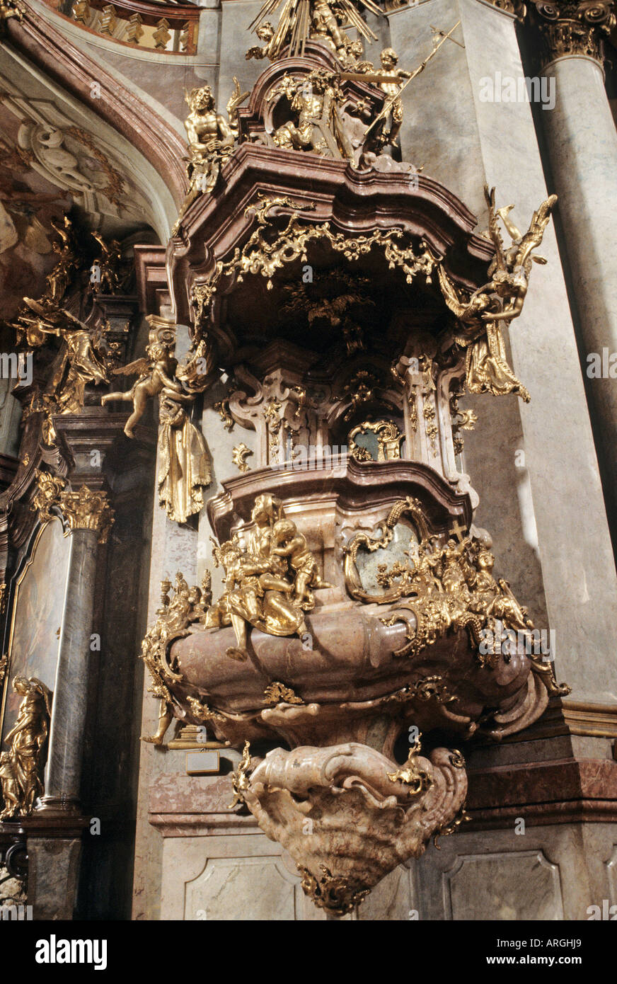 Pulpit with sculptures hi-res stock photography and images - Alamy