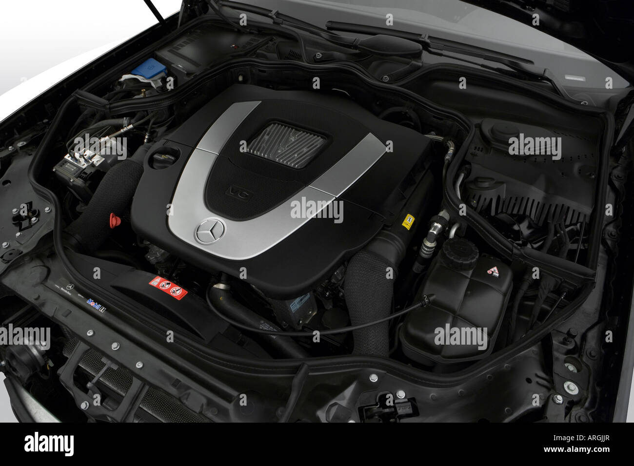 2007 Mercedes-Benz E 350 4Matic in Black - Engine Stock Photo - Alamy