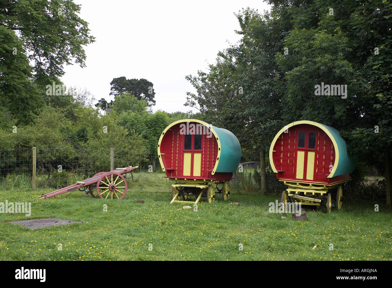 Gypsy wagons hi-res stock photography and images - Alamy