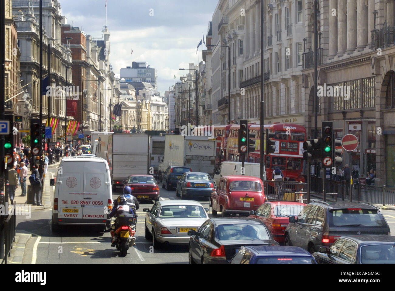 London traffic jam hi-res stock photography and images - Alamy