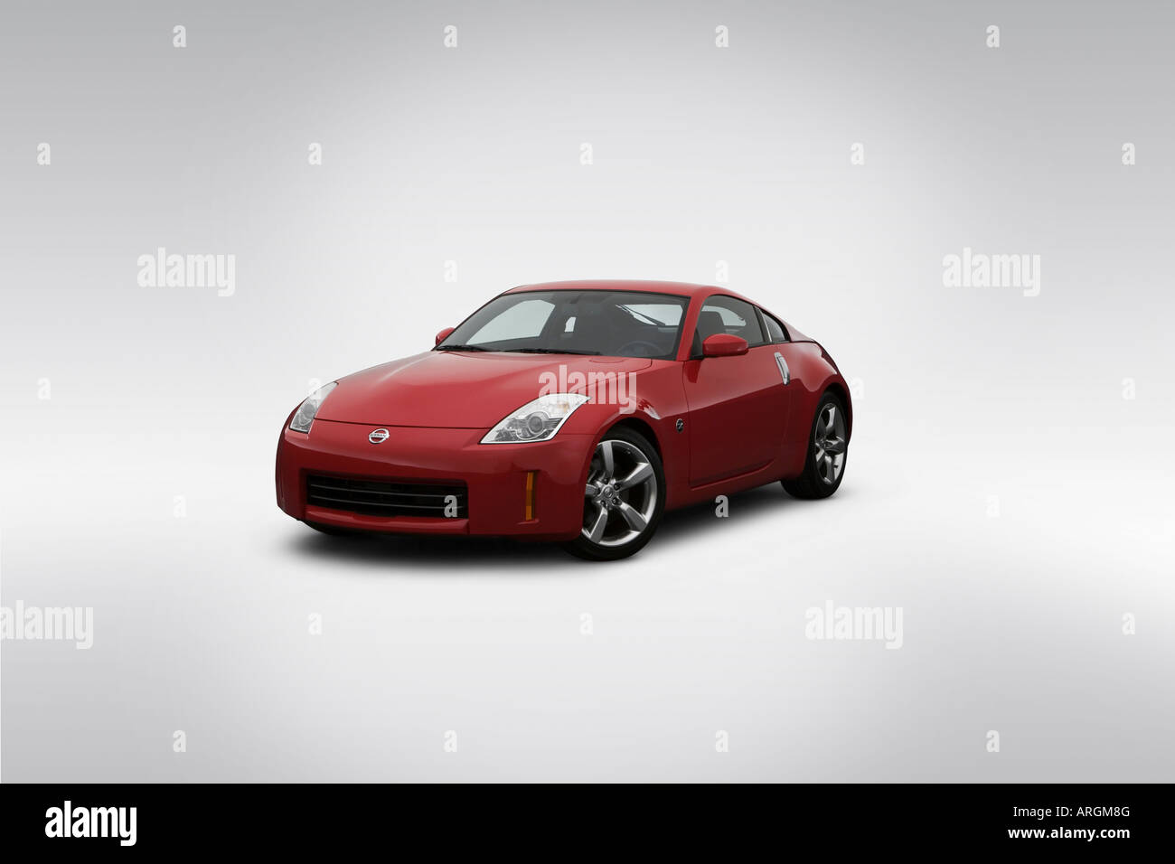 2007 Nissan 350Z Enthusiast in Red - Front angle view Stock Photo - Alamy
