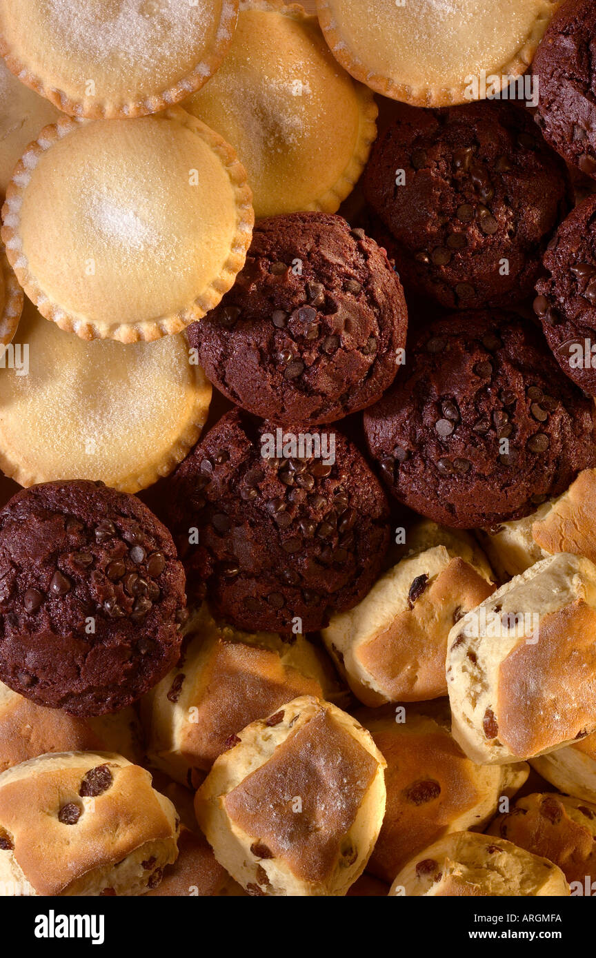 SELECTION OF BUNS CAKES PASTRIES AND DOUGHNUTS IN BAKERY Stock Photo ...