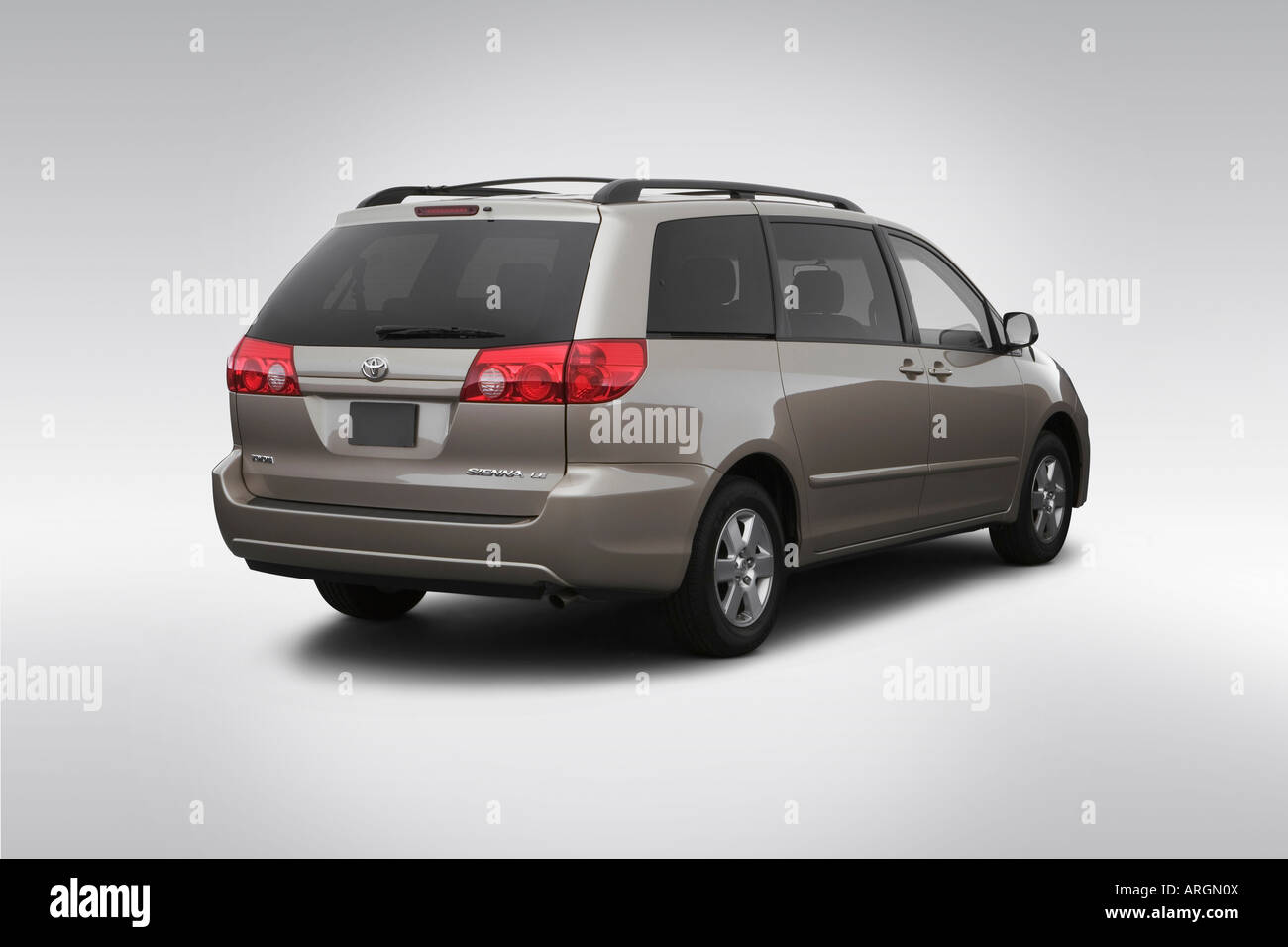 2007 Toyota Sienna LE in Beige - Rear angle view Stock Photo - Alamy