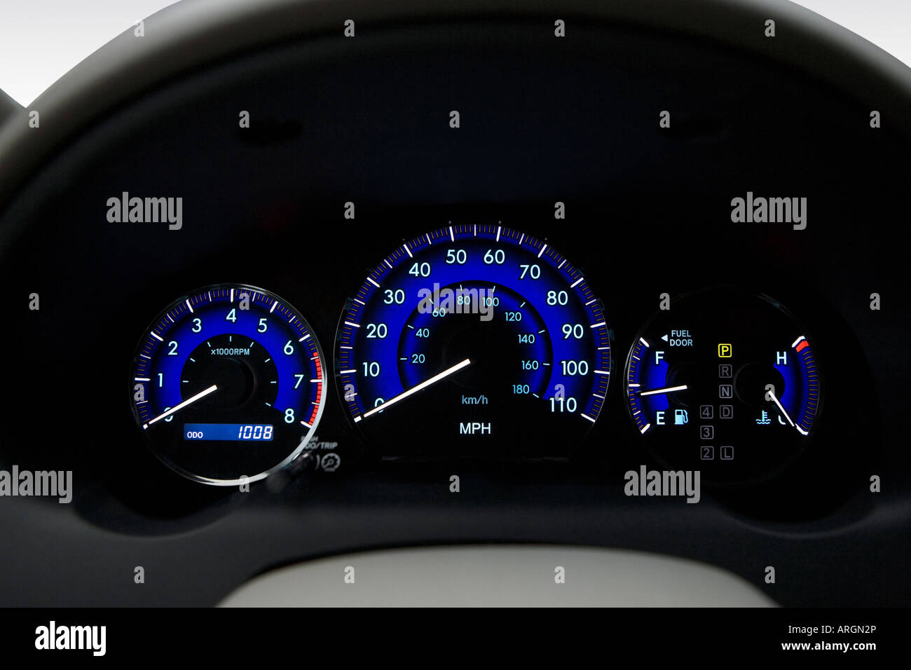 2007 Toyota Sienna LE in Beige - Speedometer/tachometer Stock Photo - Alamy