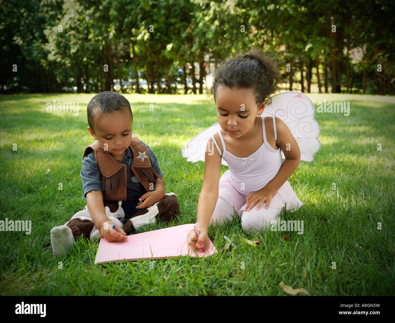 Children playing families yard hi-res stock photography and images - Alamy
