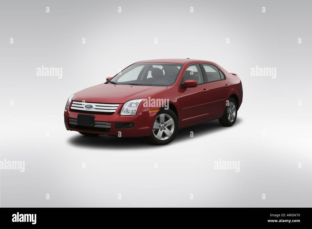 2007 Ford Fusion SE V6 in Red - Front angle view Stock Photo - Alamy