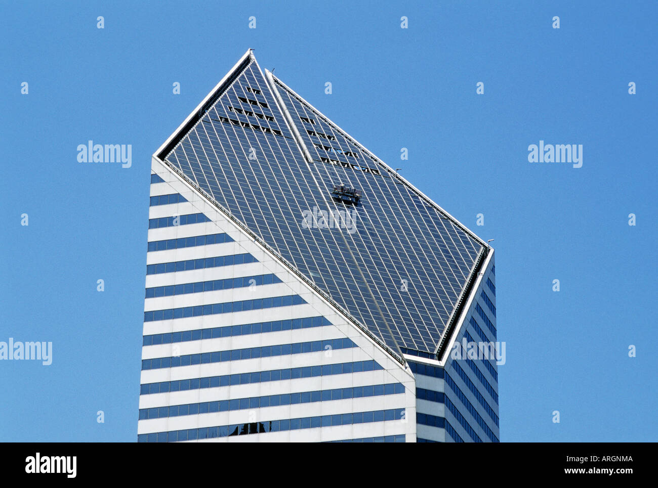 The top of an unusual skyscraper in The Loop in downtown Chicago Stock ...