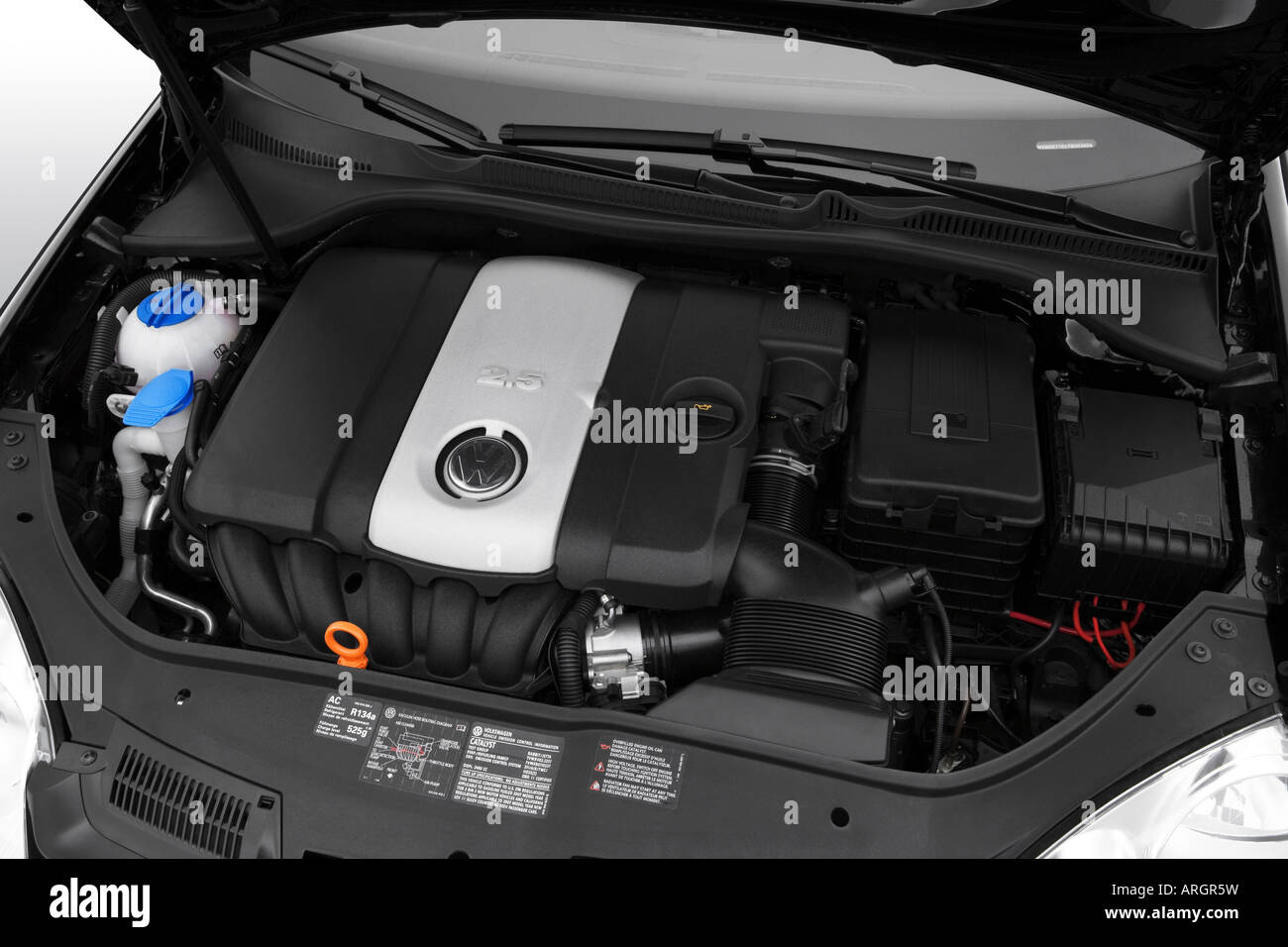 2007 Volkswagen Rabbit 2.5 in Gray - Engine Stock Photo - Alamy