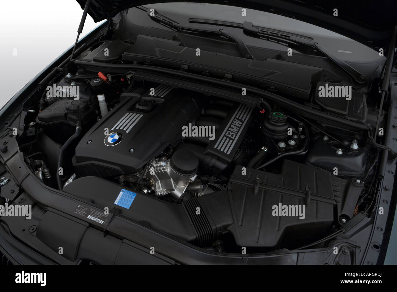 2007 BMW 3-series 328xi in Green - Engine Stock Photo - Alamy