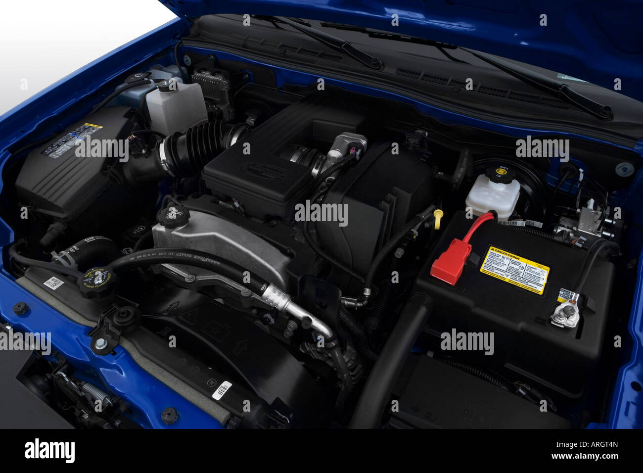 2007 Isuzu i370 LS in Blue - Engine Stock Photo - Alamy