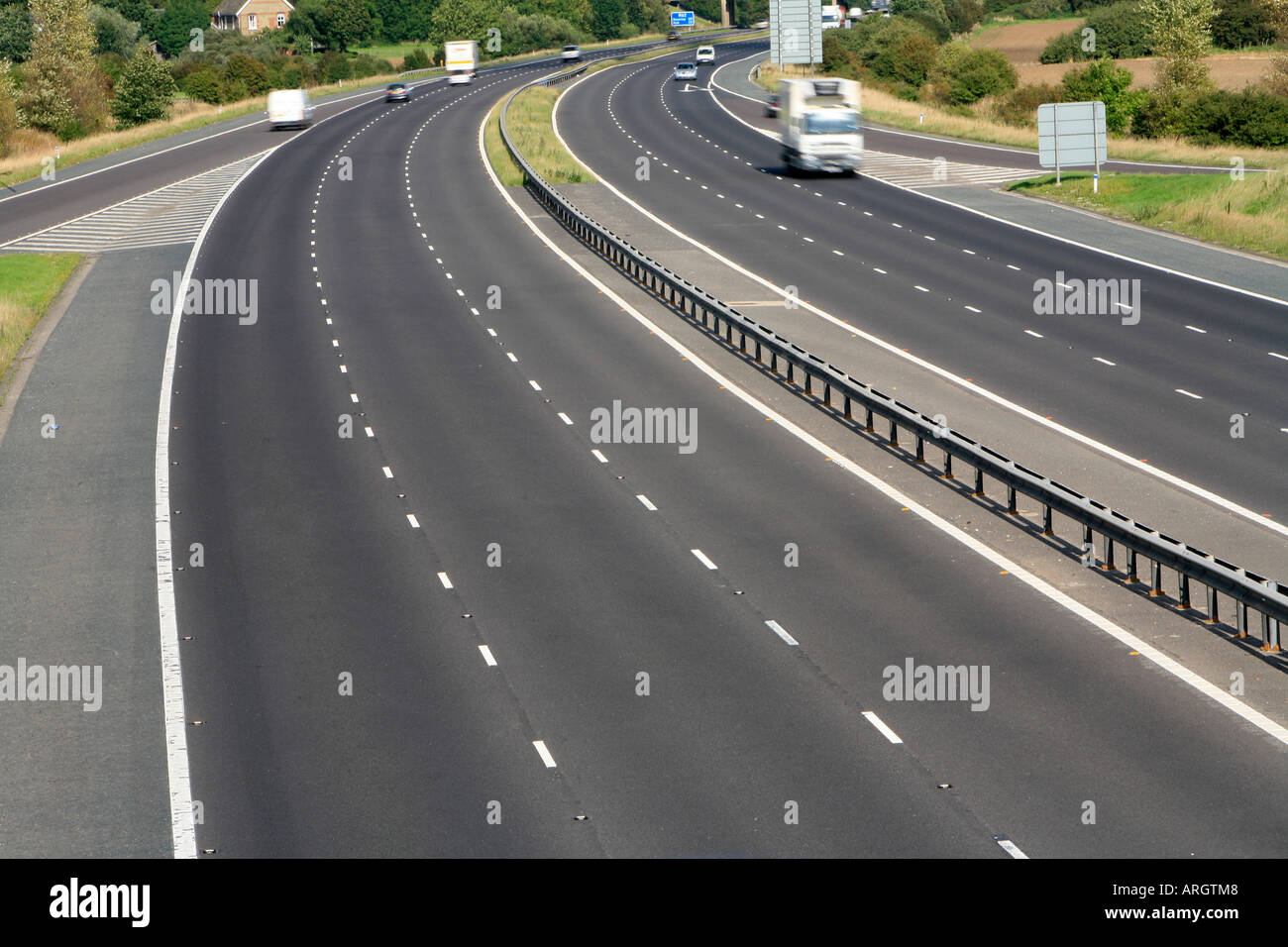Empty motorway services hi-res stock photography and images - Alamy