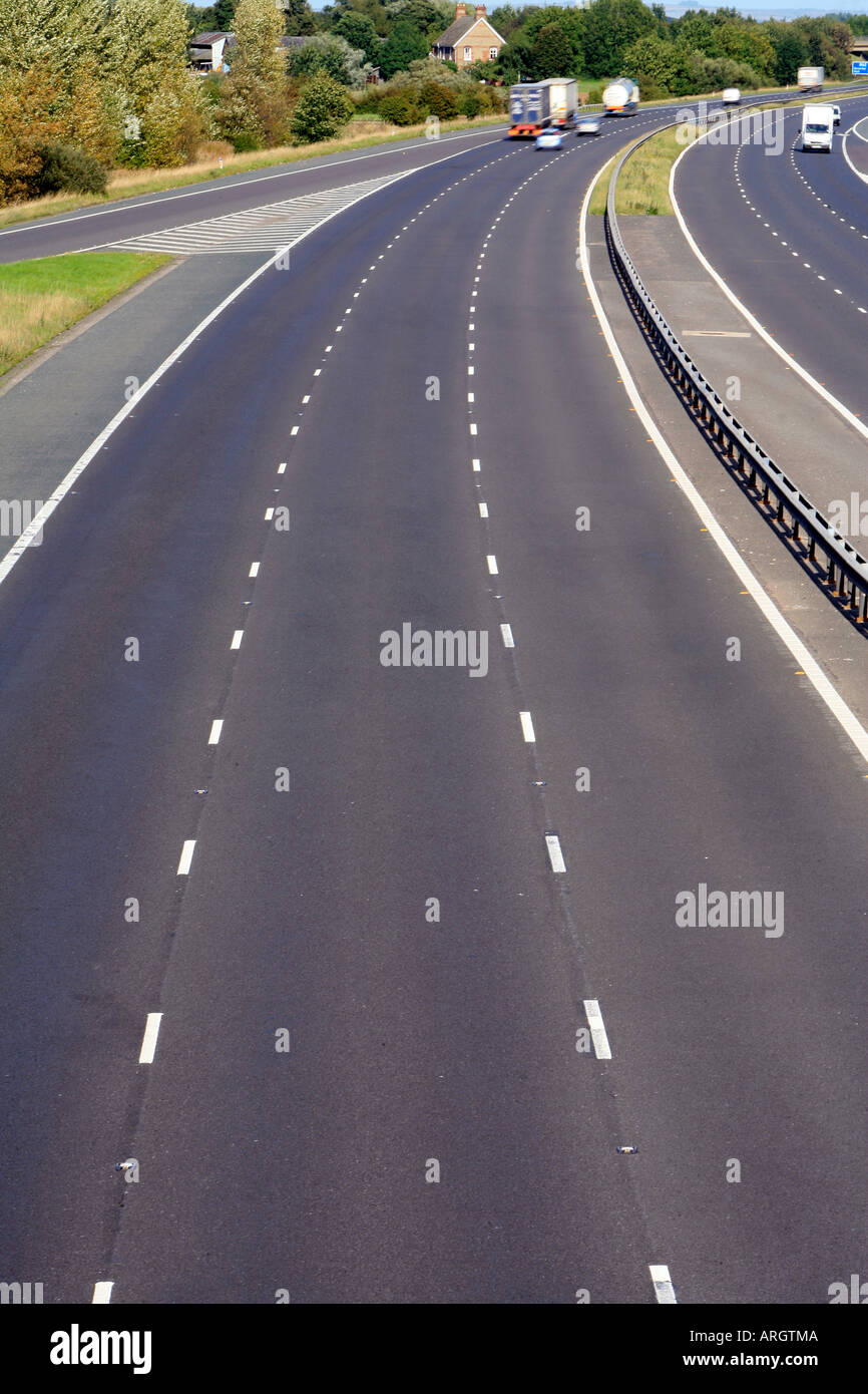Empty motorway services hi-res stock photography and images - Alamy