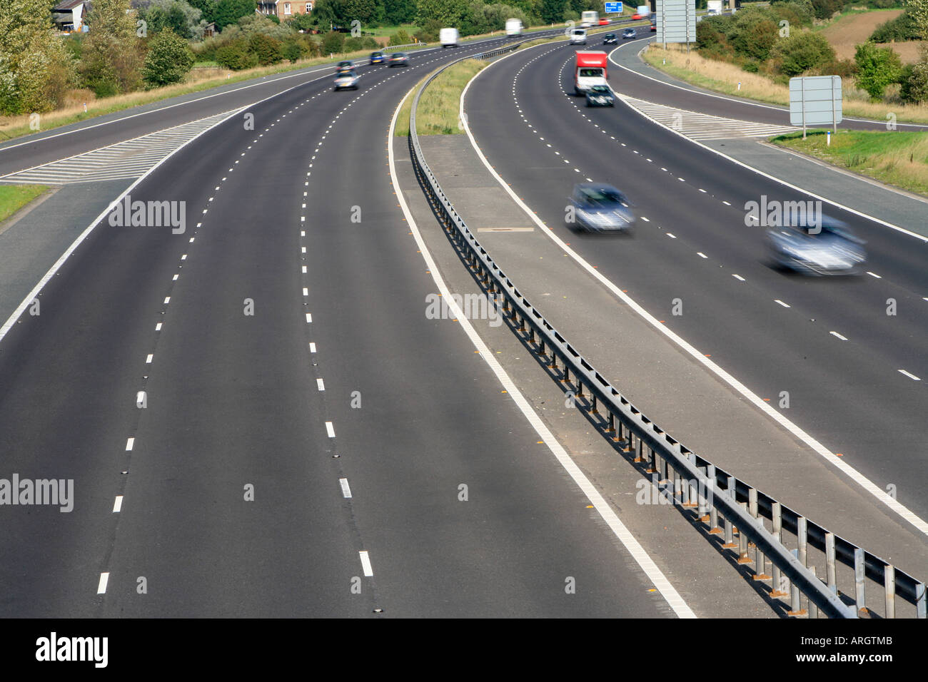Empty motorway services hi-res stock photography and images - Alamy