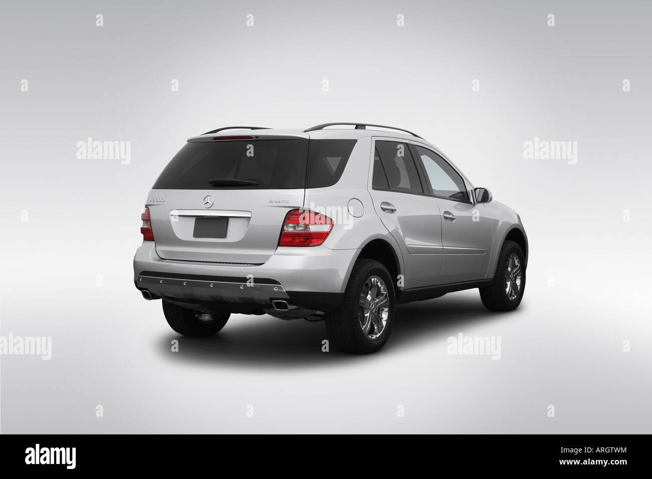 Mercedes ml 500 hi-res stock photography and images - Alamy