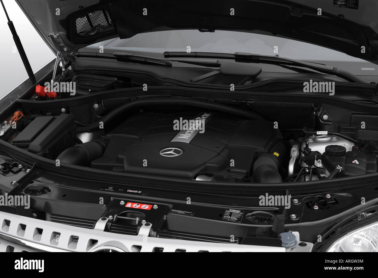 Mercedes ml 500 hi-res stock photography and images - Alamy