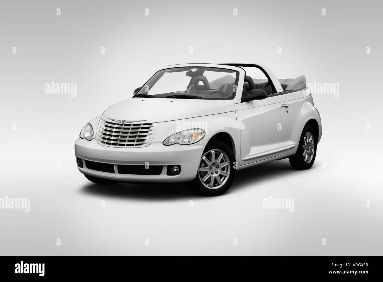 Car chrysler pt cruiser convertible hi-res stock photography and images ...