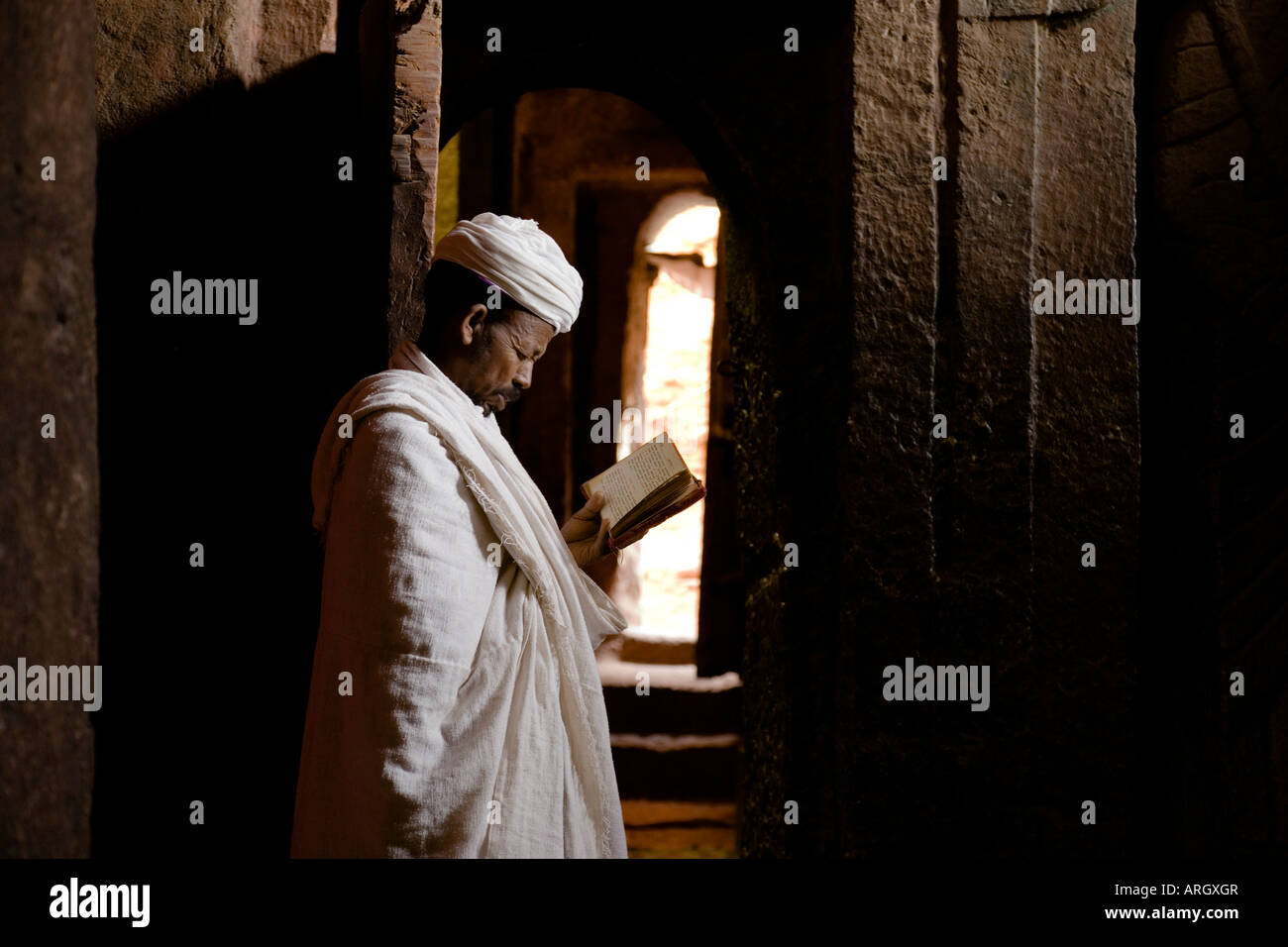 Monk reading bible hi-res stock photography and images - Alamy