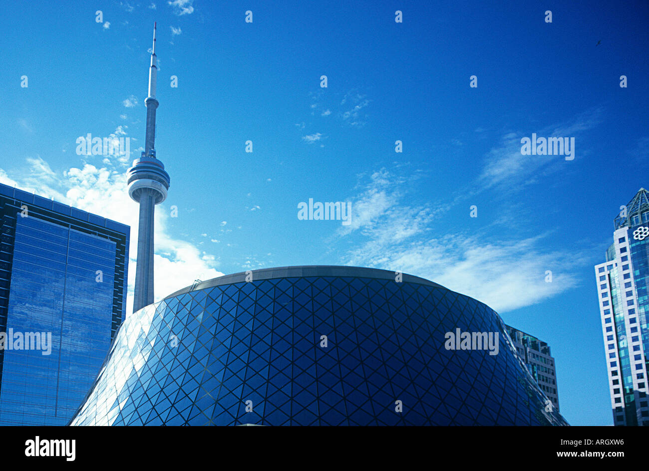 Toronto s CN Tower rising up towards the blue sky above with sunlight ...