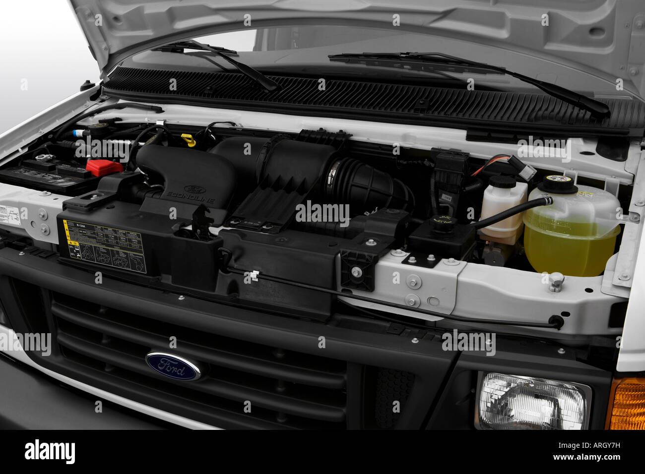2007 Ford E-150 Cargo in White - Engine Stock Photo - Alamy