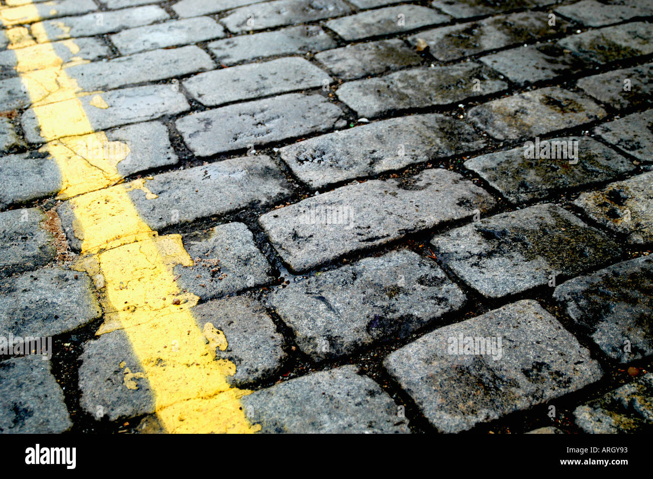 Yellow brick road hi-res stock photography and images - Alamy