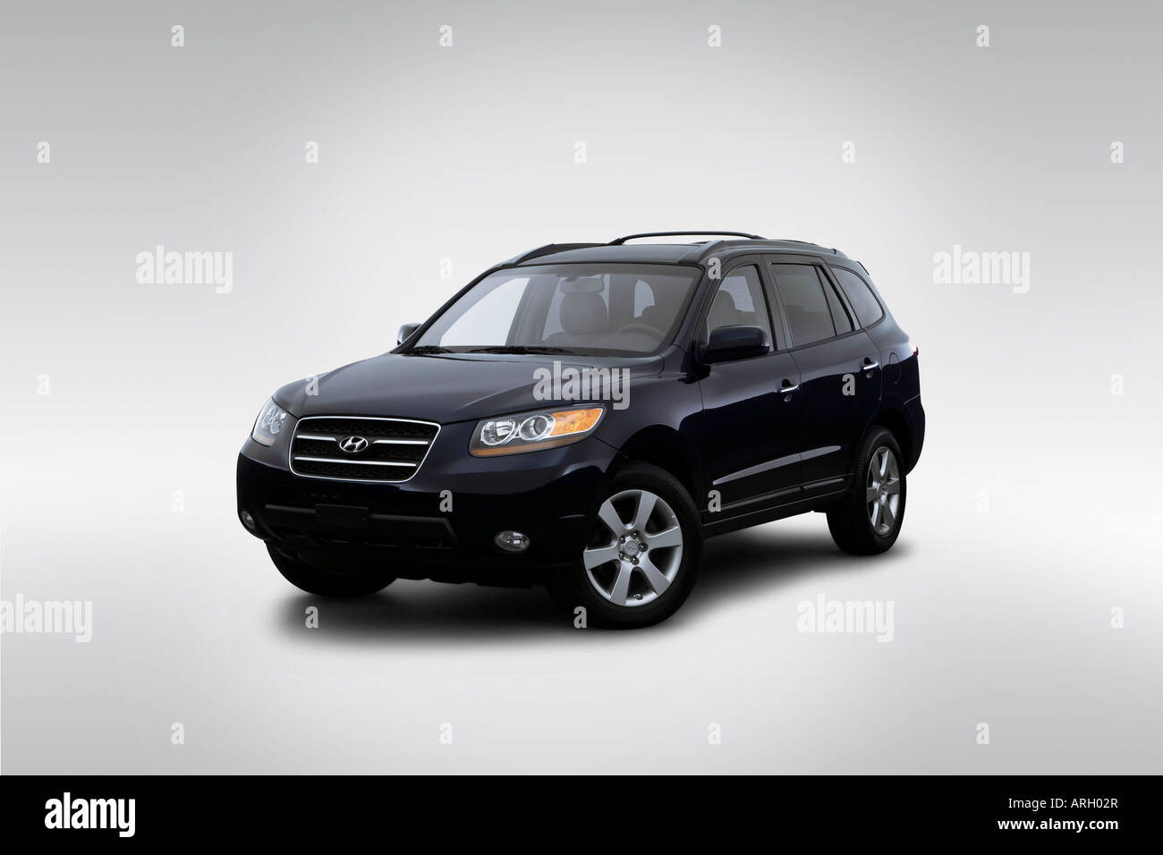 Hyundai santa fe 2007 hi-res stock photography and images - Alamy