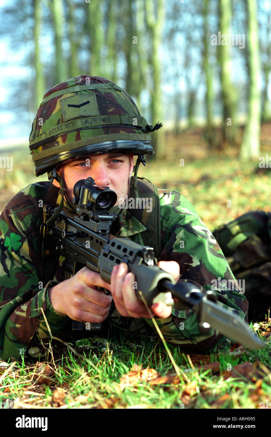 Members british forces on exercise hi-res stock photography and images ...