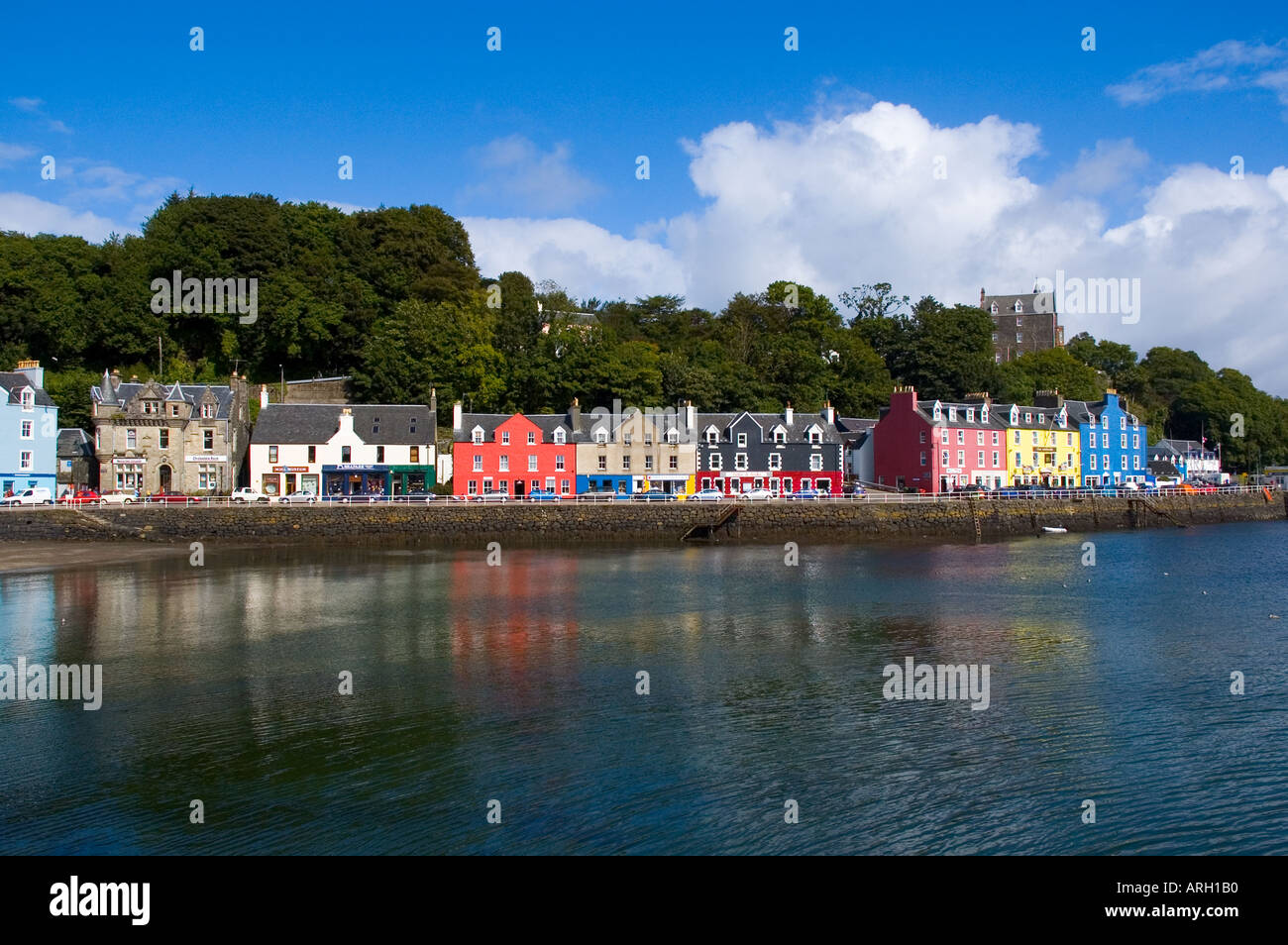 Island tobermory balamory port uk hi-res stock photography and images ...