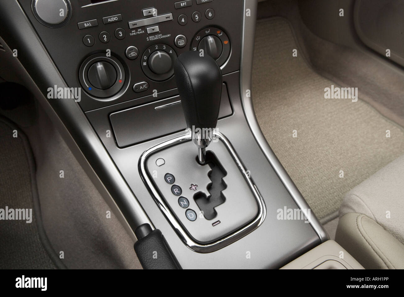 2008 subaru outback in gold hi-res stock photography and images - Alamy
